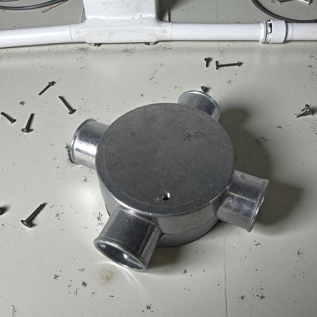 Jual DPI Kotak Sambungan Pipa Kabel Listrik 4 Way Box Conduit